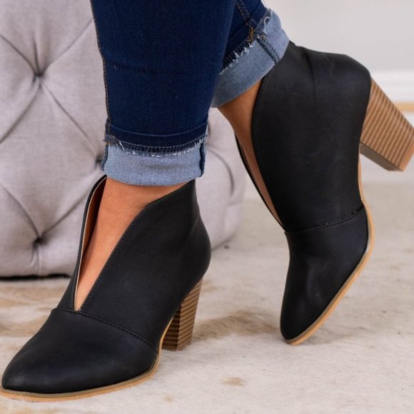 Primrose SIgnature Boutique | Shoes | Front Deep Vcut Black Block Heel ...